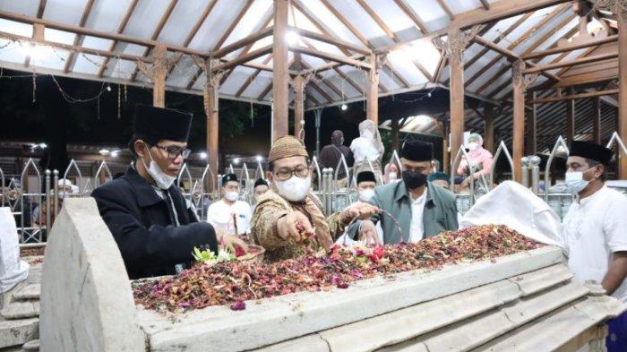 Doa Ziarah Kubur Beserta Artinya, Lengkap Tulisan Arab dan Latin - Tribunjateng.com