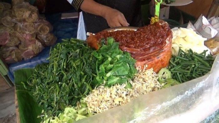 Pedas Manis Segar Rujak Teplak Yu Pesek, Kuliner Sehat Khas Tegal ...