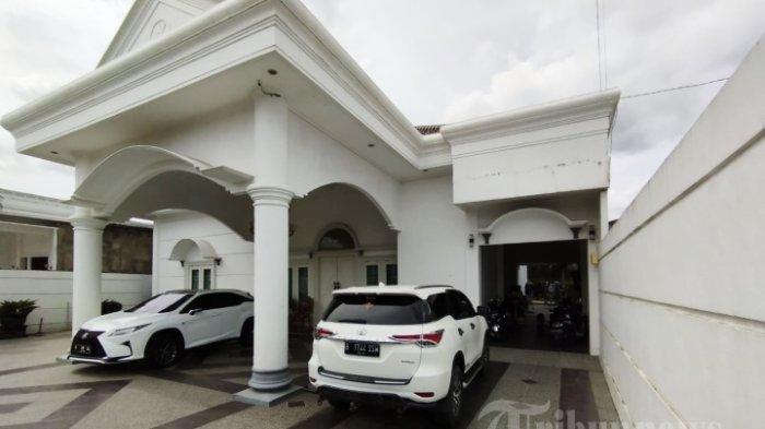 Potret Rumah Mewah Ismail Bolong, di Halaman Terparkir Lexus dan Fortuner - Tribunjateng.com