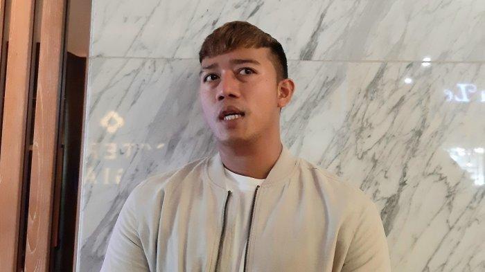 Sepi Job, Ruri Vokalis Republik Jualan Es Kelapa Keliling: Saya Enggak ...