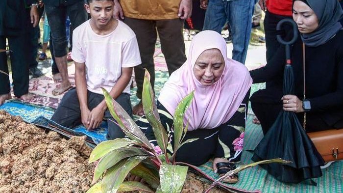 Saleem Iklim : Pelantun Suci Dalam Debu Meninggal Dunia, Ini Foto-foto ...