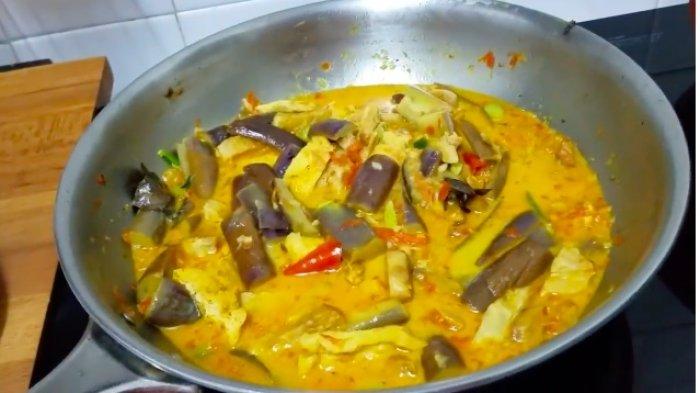 Resep Sayur Terong Ungu Ala Desa, Ide Menu Makan Siang Hari Ini ...