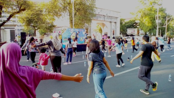 Diajak Body Combat, Peserta Senam di Car Free Day Pemuda Ketagihan ...