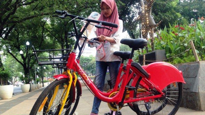 Ini Cara Menggunakan Sepeda Gowes Yang Terparkir di Pinggir Jalan Kota ...
