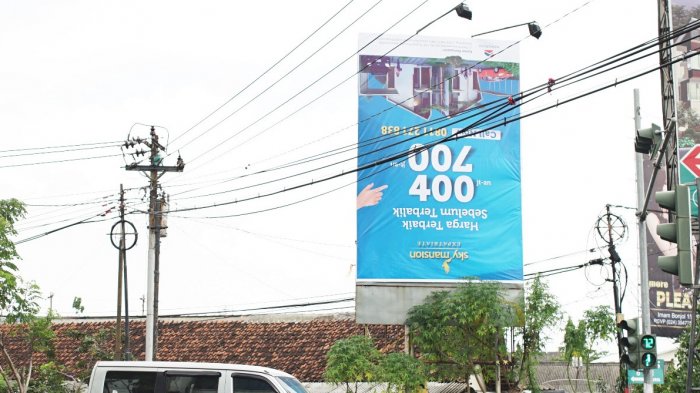 Heboh Baliho Terbalik Perumahan Skymansion Expatriate, Ini Alasan Siswo ...