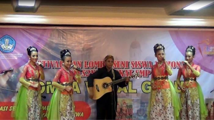 Lulus 100 Persen, Siswa-siswi SMPN 2 Semarang Sumbangkan Baju Seragam - Tribunjateng.com