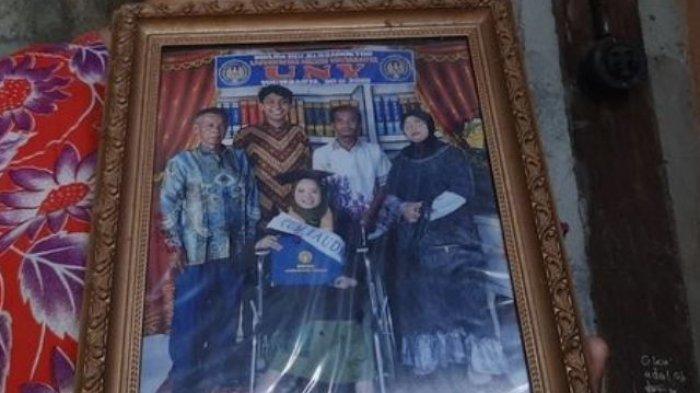Tak Pernah Mengeluh Sakit, Oktaviani Lulus Cum Laude Meski Kuliah ...