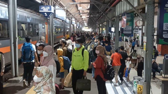 Arus Balik di Stasiun Daop IV Diprediksi Mereda Pada H+8 Lebaran ...