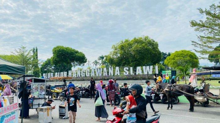 Asiknya Menikmati Hari Minggu di Area Alun-alun Hanggawana Slawi ...