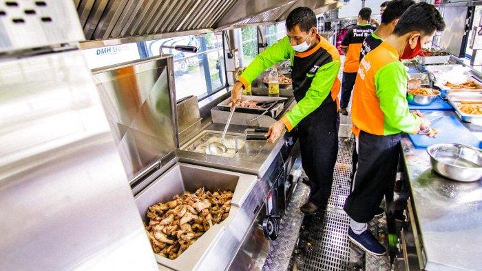 ACT Ciptakan Humanity Food Bus, Bus Disulap Jadi dapur, Salurkan ...