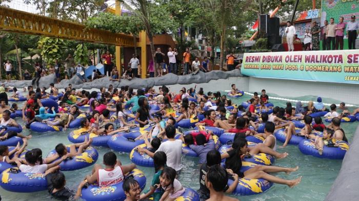Serunya Sensasi Ombak Buatan di Wave Pool Water Blaster - Tribunjateng.com