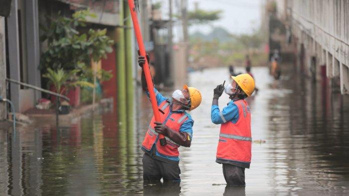 Tanggul di Semarang Jebol, PLN Respon Cepat Amankan Jaringan Listrik ...