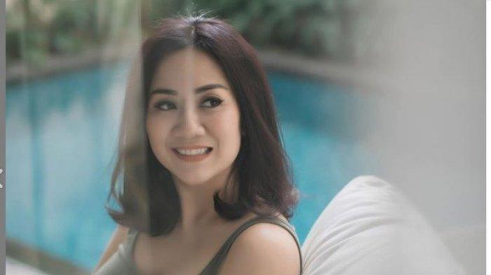 Inilah Sosok Tante Ernie Janda 3 Anak Bongkar Pernah di DM Artis, Suami Orang, Penyanyi dan ...