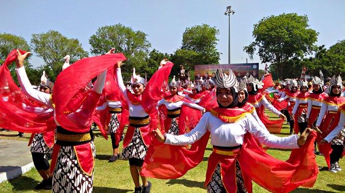Tari Kolosal Derkuku Karang Meriahkan Peringatan Hari Jadi ke-102 ...