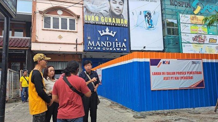 Lahan Parkir Tempat Usaha Mandja Ivan Gunawan Disegel Karena Berada di ...