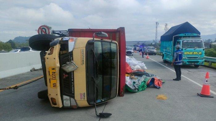 Bus dan 2 Truk Terlibat Kecelakaan Beruntun di Jalan Tol, 1 Kendaraan Terguling - Tribunjateng.com