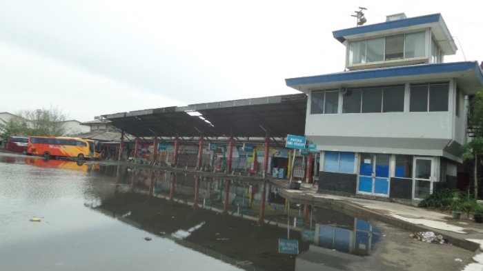 Terminal Terboyo Semarang Ditutup, Bus Justru Mangkal di Tepi Jalan ...