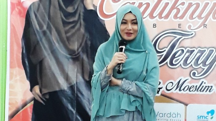 Artis Terry Putri Bekerja Jadi Pengantar Makanan di Amerika ...