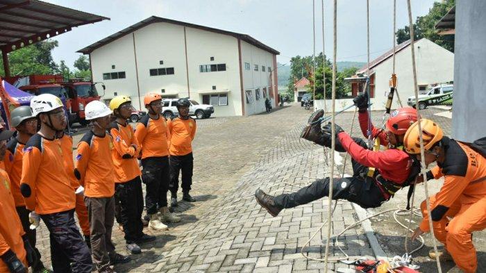 Basarnas Semarang Gembleng 53 Potensi SAR Bidang Pertolongan di ...