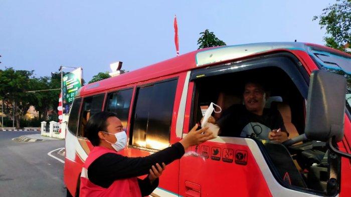 Laskar Ronggolawe Semarang Berbagi Nasi Bungkus di Jalan, Isi Waktu ...
