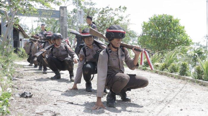 23 Bintara Polri Ikuti Tradisi Pembaretan di Gunung Jimat, Ini Pesan ...