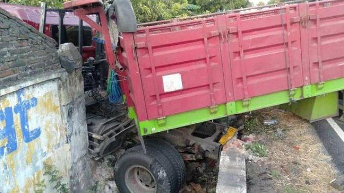 Kecelakaan Truk Tabrak Rumah Hingga Ringsek Akibat Sopir Ngantuk - Tribunjateng.com