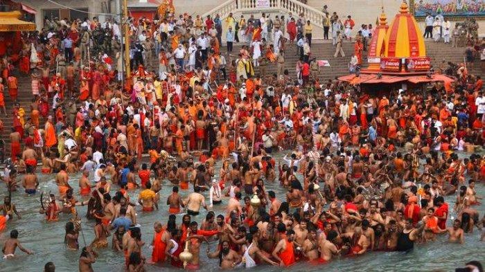 15 Orang Tewas dalam Ritual Mandi Suci Bersama di Sungai Gangga dan Yamuna pada Kumbh Mela India ...