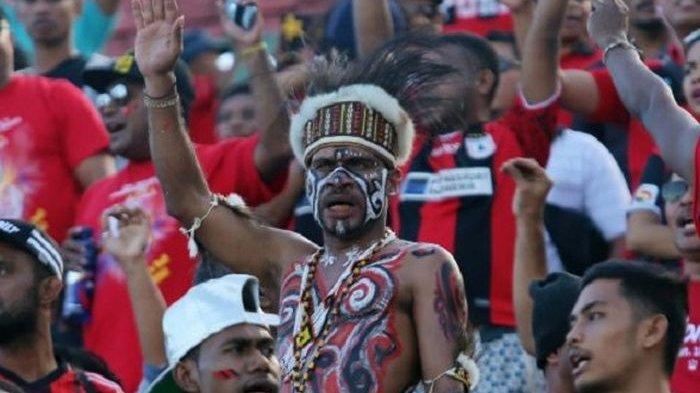 7 Tuntutan Suporter Persipura Jayapura, Desak Benhur Tomi Mano ...