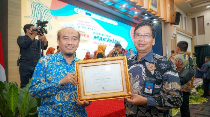 UNS Terima Penghargaan Pastika Upakara Winarya Prasiddha dari ...