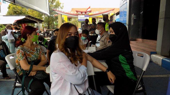 Polisi Semarang Bikin Cegatan Tanpa Tilang, Orang-orang Dicegat Plus Ditawari Vaksin Booster ...