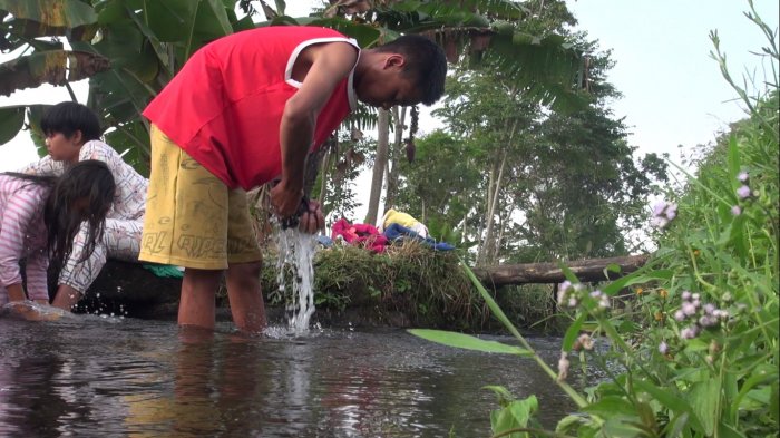 Demi Air Bersih, Warga Lereng Gunung Slamet Pemalang Harus Tempuh 2 Kilometer - Tribunjateng.com