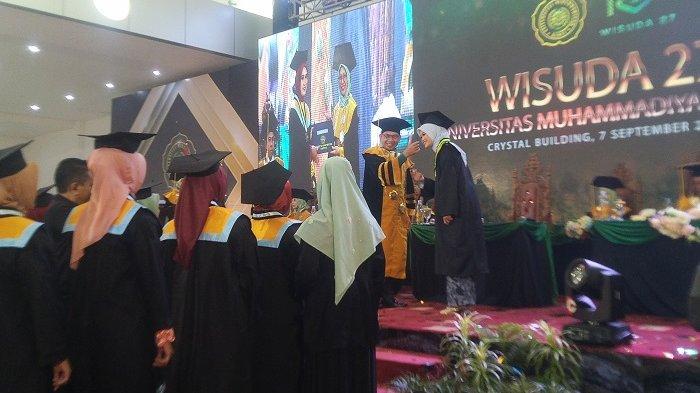 931 Mahasiswa Tuntaskan Pendidikan Umku, Pertama Kalinya Diikuti Wisudawan Prodi Non Kesehatan ...