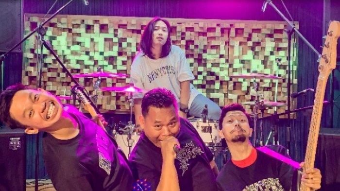 Setelah Satu Dekade, Band Melodic Punk Wrong Way dan Gilang NR Reuni ...