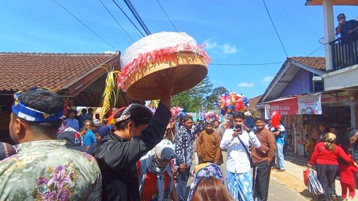 Tradisi Rakanan - Tenongan Perekat Dusun Giyanti Wonosobo, Digelar ...
