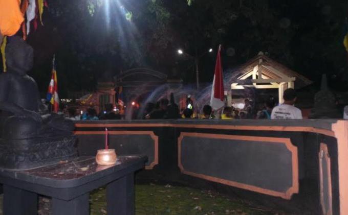 Ribuan Umat Buddha Berdoa di Mandala Giri Gunung Srandil Cilacap ...