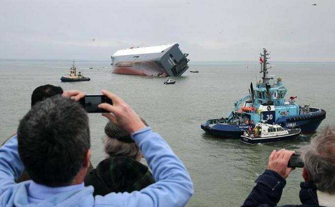 Kapal Kargo Angkut Ribuan Mobil Mewah Tenggelam, Ini Foto-fotonya - Tribunjateng.com