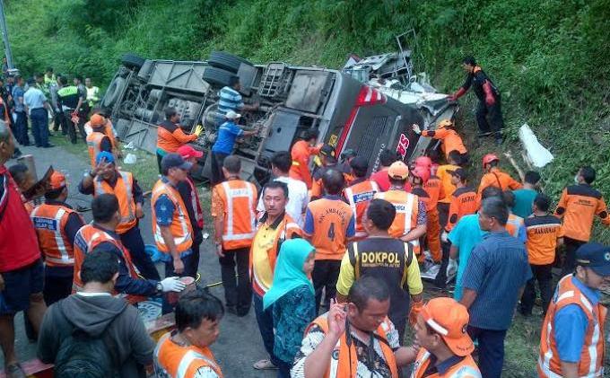 Kronologi Bus Sang Engon Terbalik Di Tol Jatingaleh, 16 Tewas - Tribunjateng.com