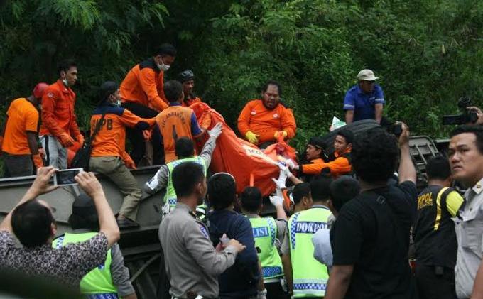 Kronologi Bus Sang Engon Terbalik Di Tol Jatingaleh, 16 Tewas - Tribunjateng.com