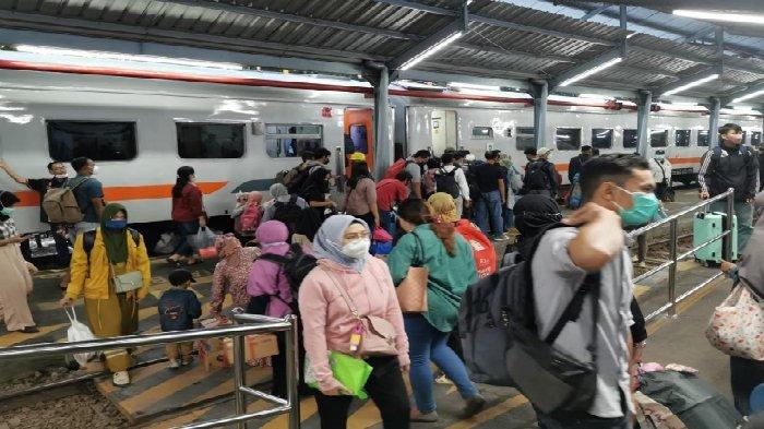 Penumpang Kereta Api Daop 9 Meningkat Dibanding Lebaran Tahun Lalu - tribunjatim-timur.com