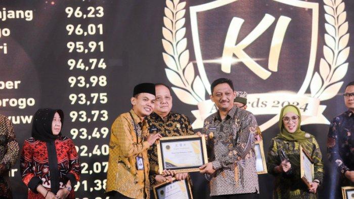 Dua Tahun Berturut-turut, Pemkab Jember Raih Predikat Informatif dari Komisi Informasi ...