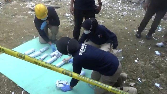 Olah TKP Ledakan Mercon di Bangkalan, Jibom Polda Jatim Menduga 1 Kg Bubuk Mesiu yang Meledak ...