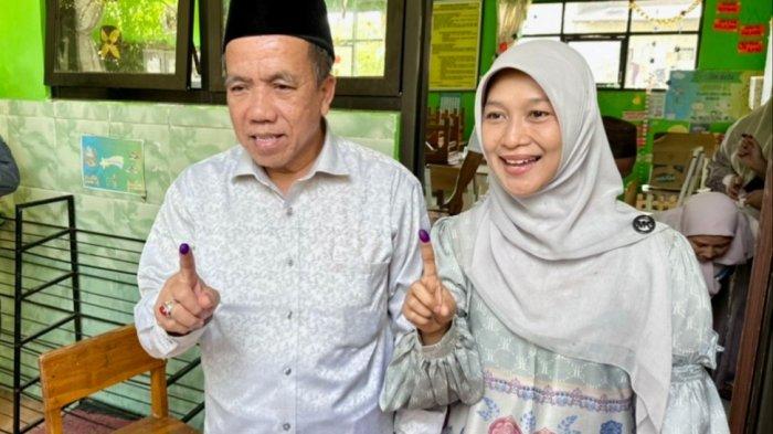 Mencoblos Bersama Keluarga, Cabup Gus Mujib Optimistis Meraih Kemenangan di Pilkada Pasuruan ...