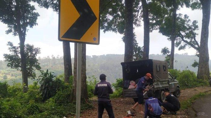 Dishub Kabupaten Probolinggo Pasang Rambu Lalu Lintas di Perlintasan ...