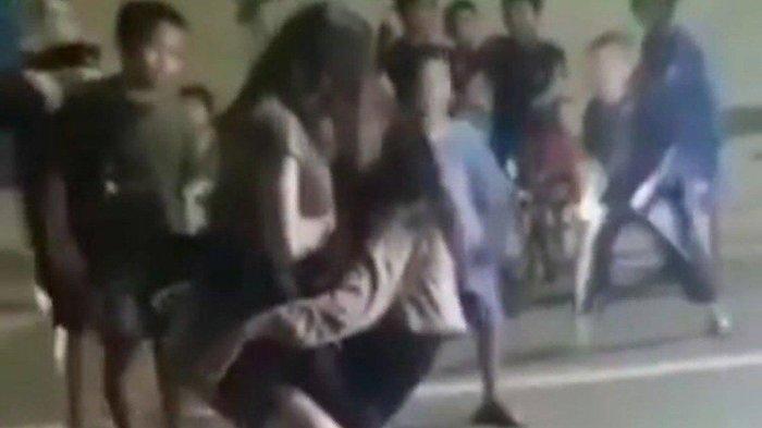 Viral Aksi Tak Senonoh 2 Waria di Makassar Saat Sahur, Jadi Tontonan Anak Kecil, Terancam ...