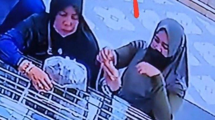 Video Dua Emak-emak Gemoy Curi Kalung di Pasar Leces Viral - tribunjatim-timur.com