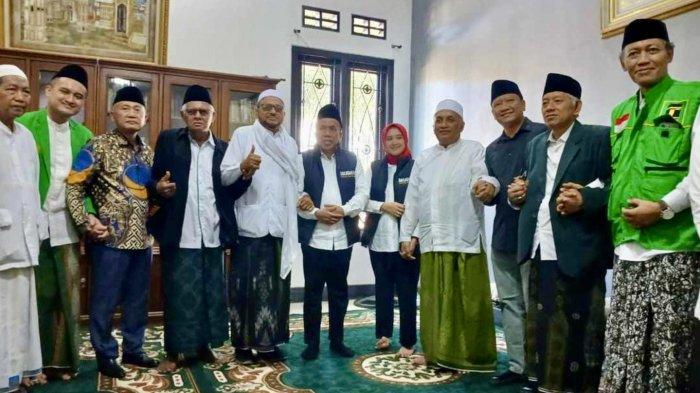 Mantan Bupati Pasuruan Gus Irsyad Hadiri Deklarasi Pemenangan Gus Mujib - Ning Wardah ...