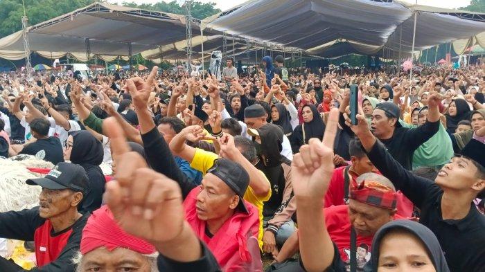 Belasan Ribu Pendukung Padati Kampanye Akbar Paslon Rahmad Pilkada Bondowoso - tribunjatim-timur.com