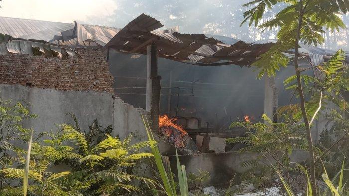 Pabrik Kayu di Lumajang Terbakar, Polisi Duga Kebakaran Dipicu Limbah Serbuk Kayu - tribunjatim ...