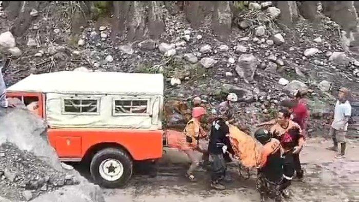 Bencana Tanah Longsor Pronojiwo Lumajang, 2 Orang Ditemukan Tewas Tertimbun - tribunjatim-timur.com