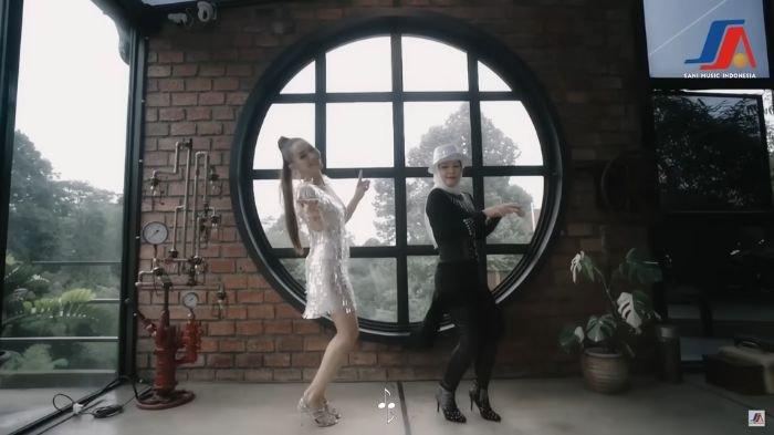 Lirik Lagu No Comment yang Dipopulerkan Tuty Wibowo dan Bunda Corla ...